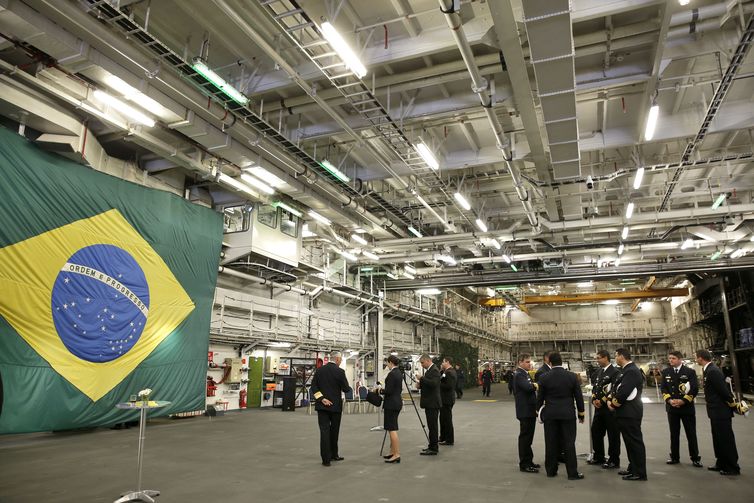 Comando de Operações da Marinha recebe navio porta-helicópteros | Agora RS Comando de Operações da Marinha recebe navio porta-helicópteros | Agora RS