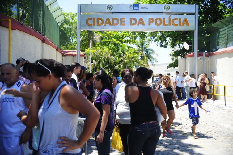 Torcedores Presos No Rio São Levados Para O Presídio Bangu 10 Agência