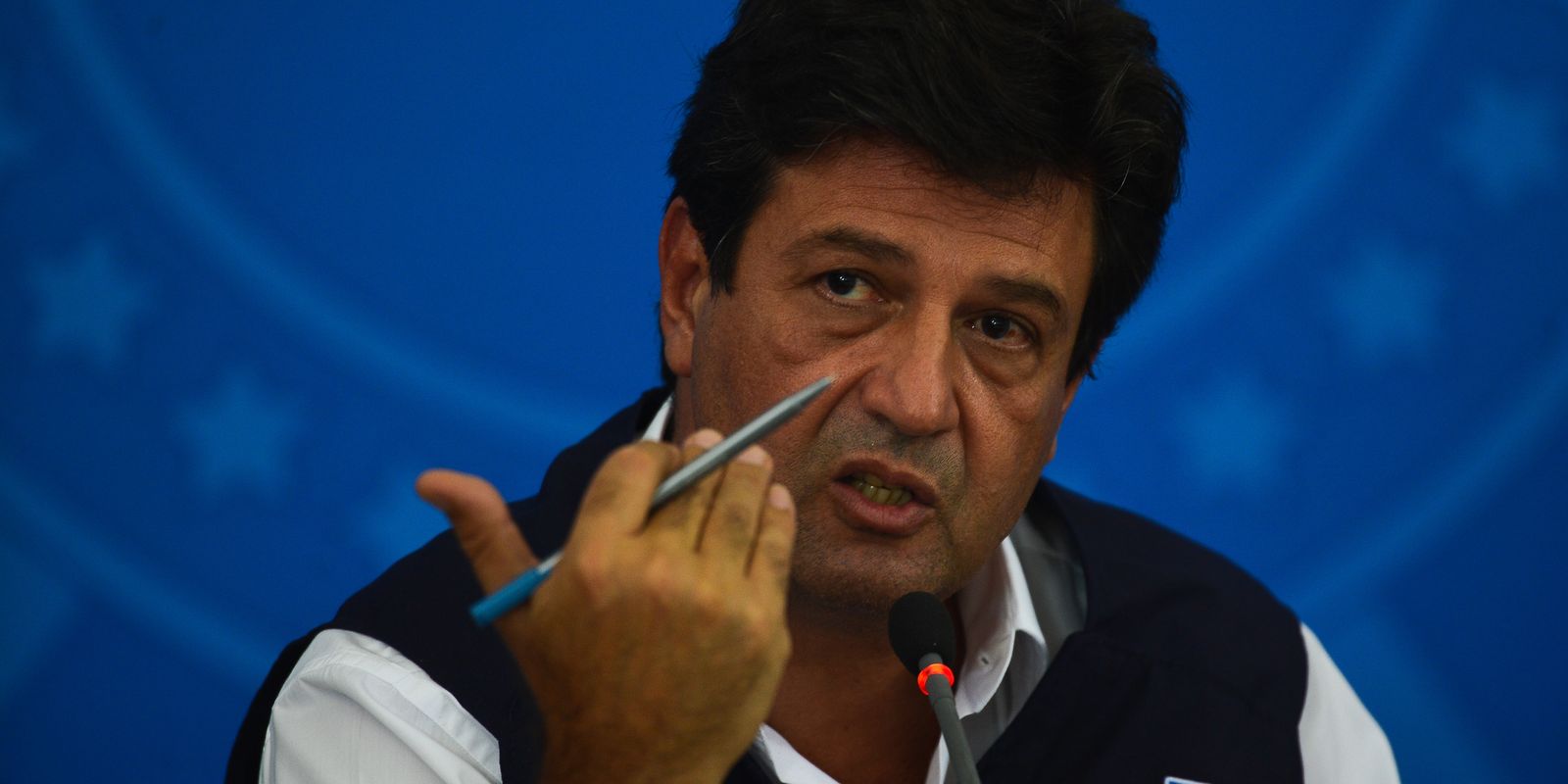 O ministro da Saúde, Luiz Henrique Mandetta; durante a coletiva de ...