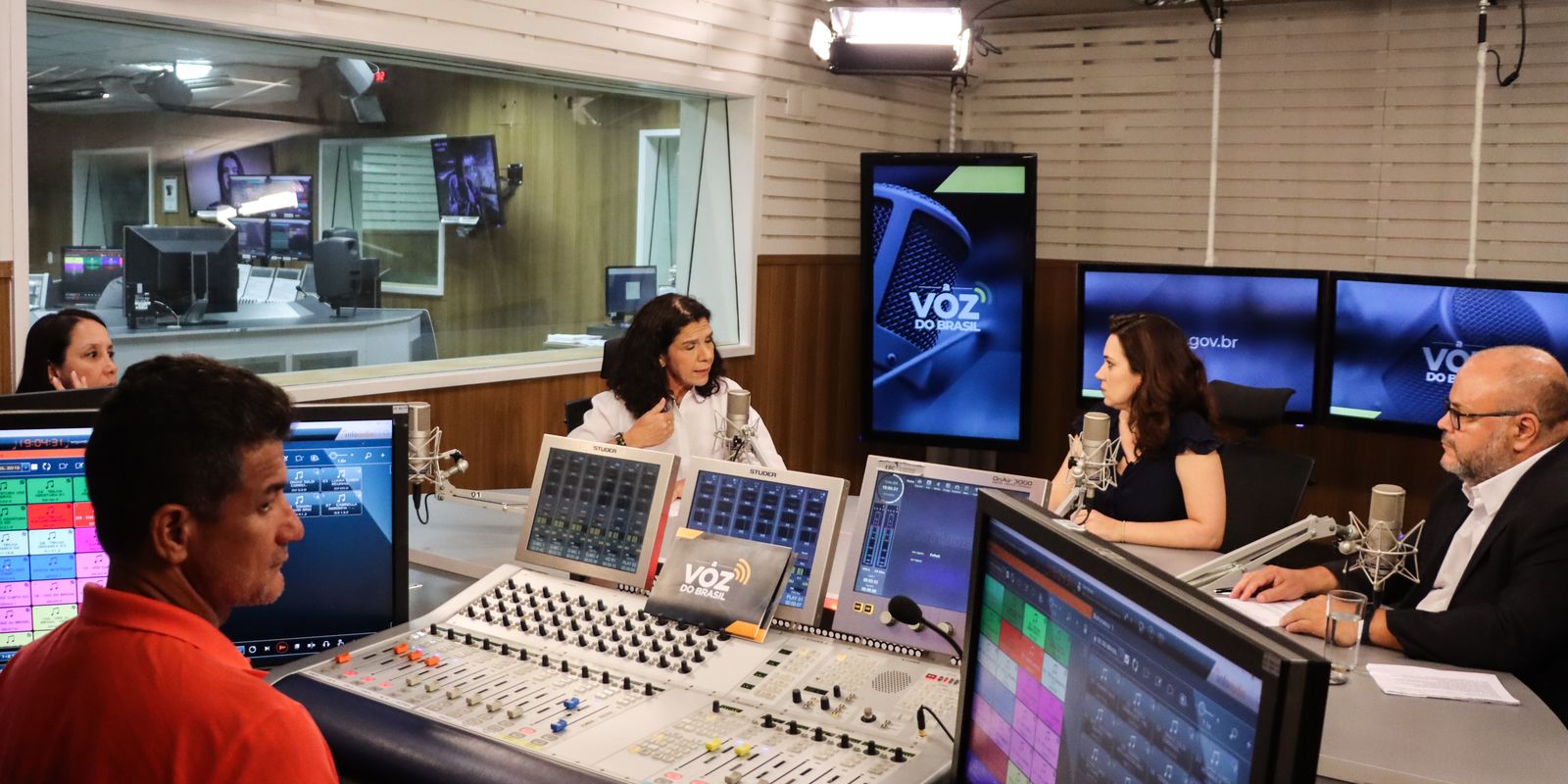 Maria Fernanda Ramos, Sec. Exec. da Secretaria-Geral da Presidência da República, na Voz do ...