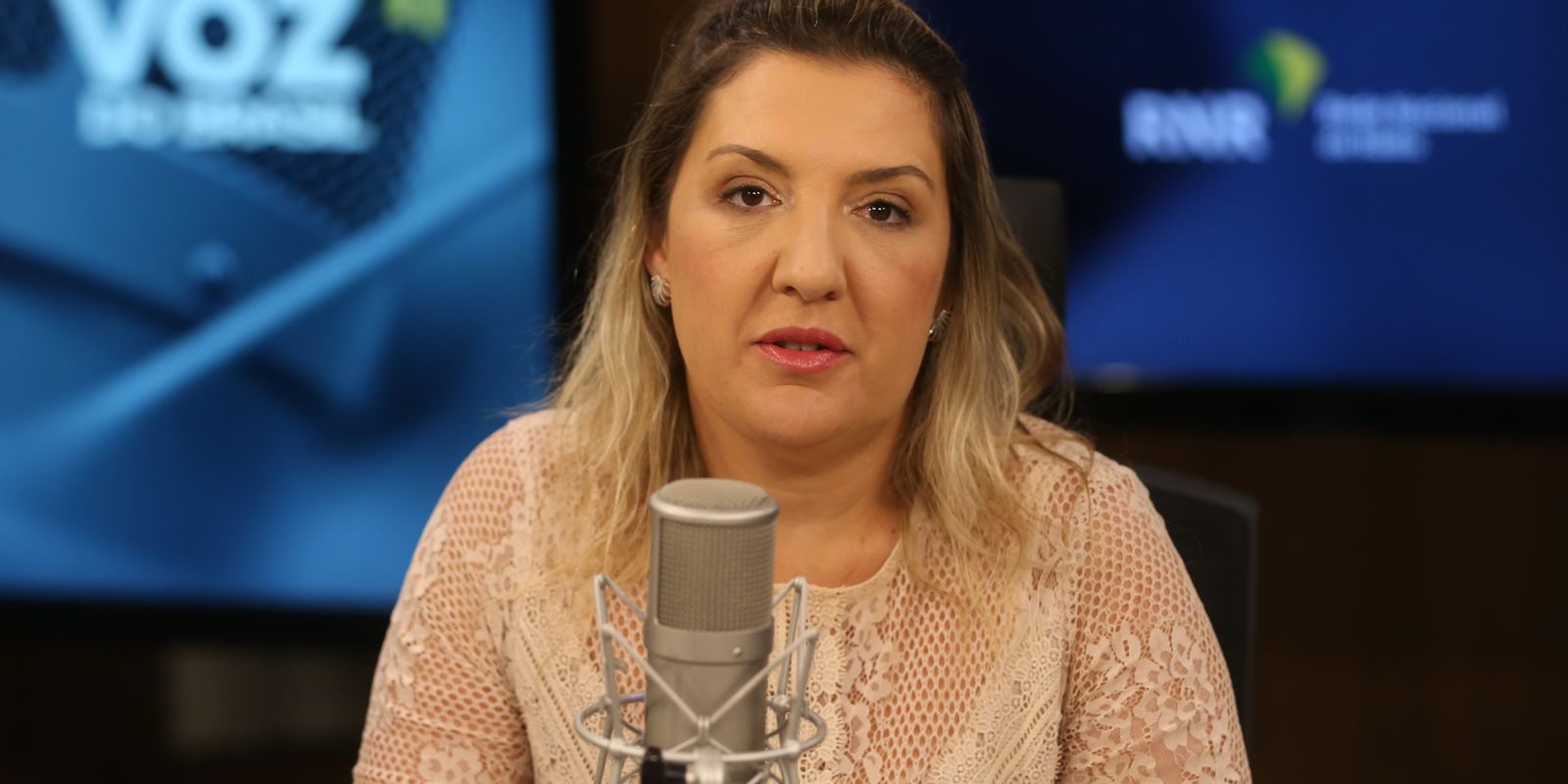 A presidente da Caixa Econômica Federal, Daniella Marques, é a entrevistada no programa A Voz do ...