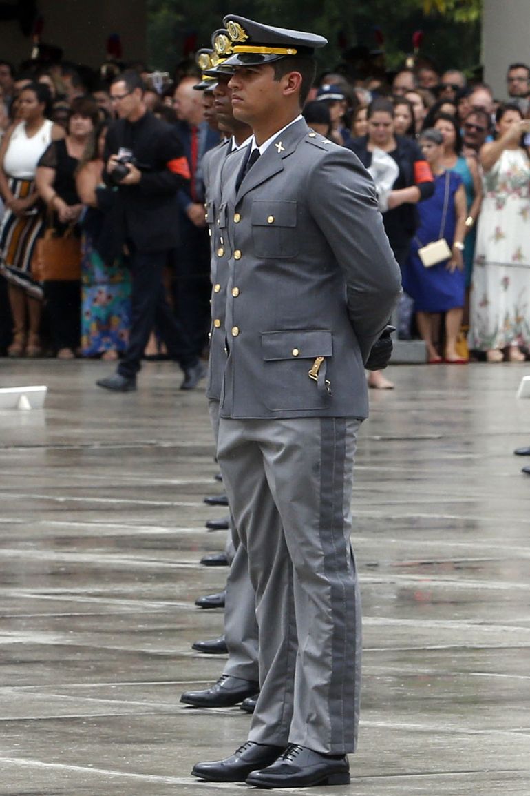 Bolsonaro na cerimônia de formatura de aspirantes a oficial na Aman ...