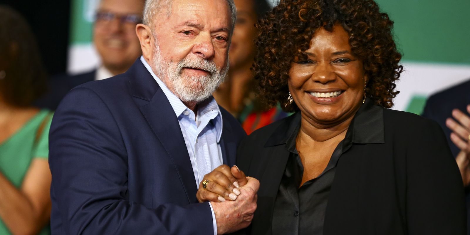 O presidente eleito, Luiz Inácio Lula da Silva, e a futura ministra da ...