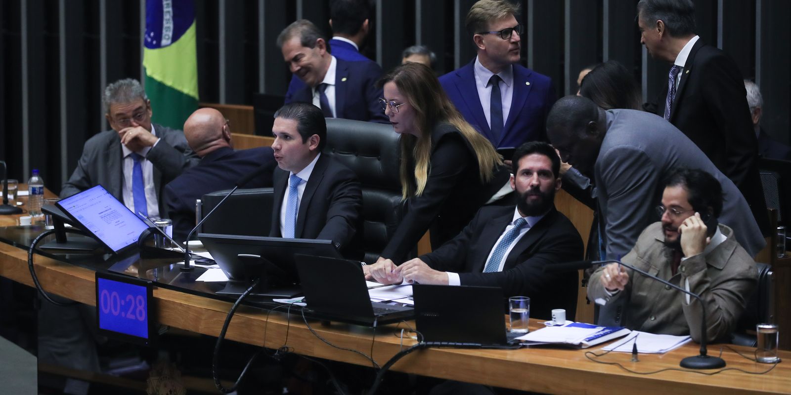 Câmara dos Deputados durante sessão plenária para apreciar e | Agência ...