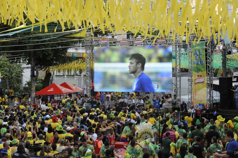 Público aguarda estreia da seleção brasileira no Alzirão | Agência Brasil