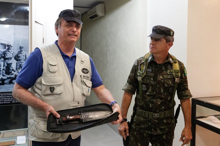 Bolsonaro visita Comando de Operações Especiais do Exército em Goiânia ...