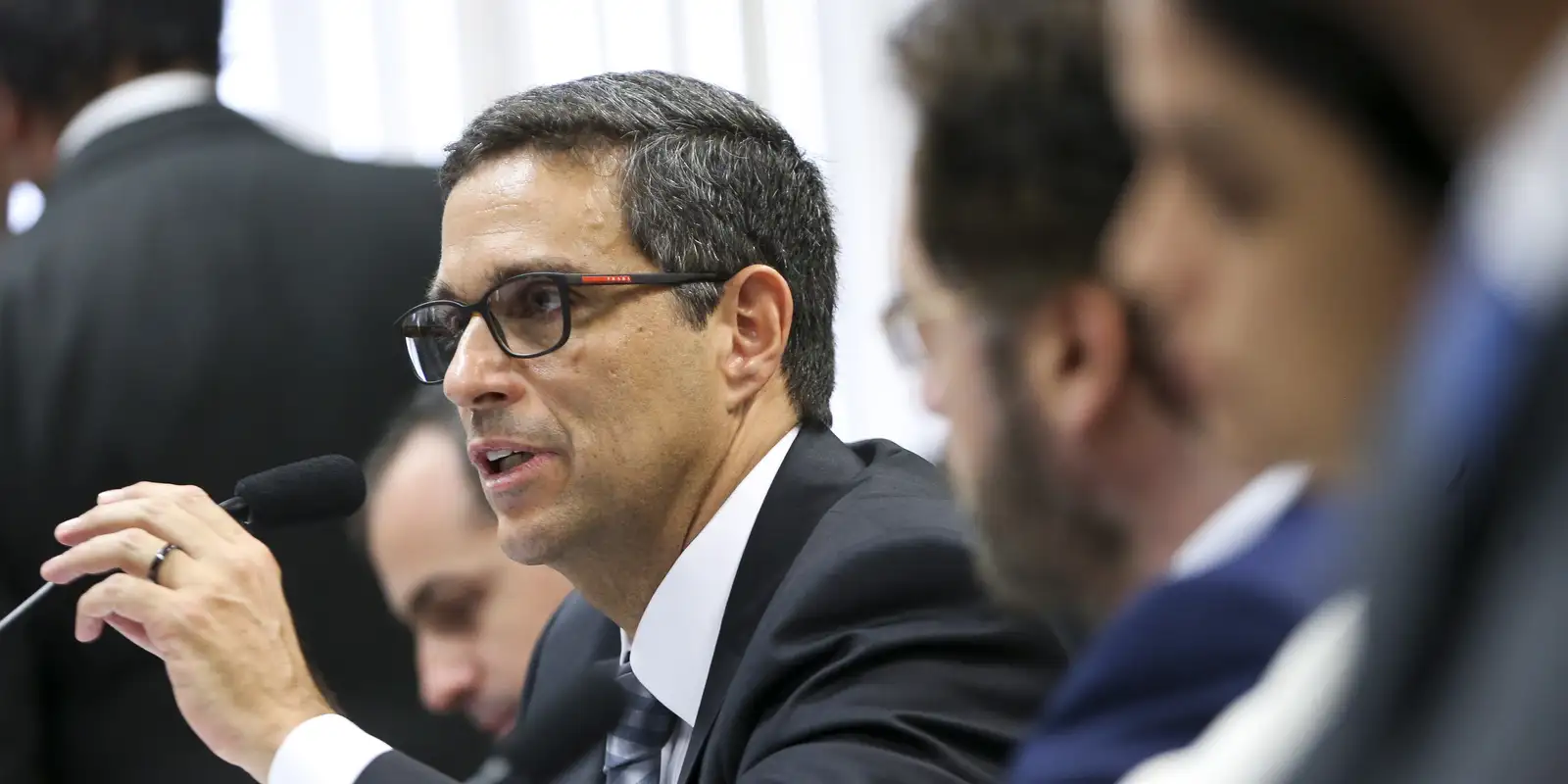 Campos Neto defende, no Senado, autonomia para o Banco Central ...