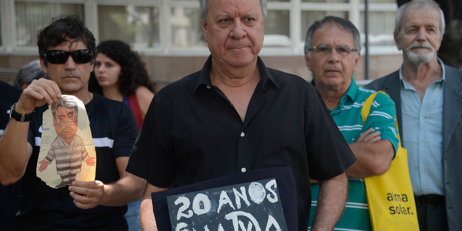 Vítimas do Palace II protestam 20 anos após desabamento | Agência Brasil