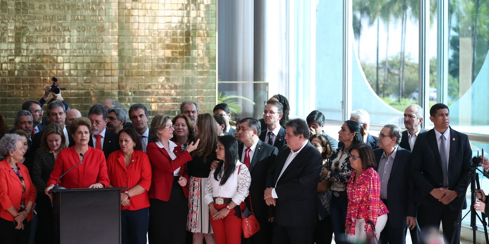 Após aprovação do impeachment, Dilma fala no Alvorada | Agência Brasil