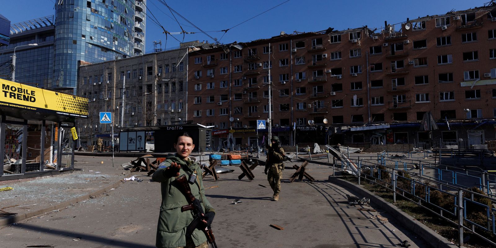Kiev anuncia toque de recolher de 35 horas após aumento de bombardeios ...