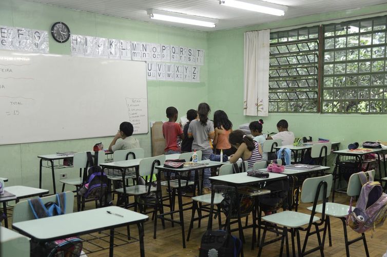 Projeto traz discussões da Lei Maria da Penha para as escolas | EBC Rádios