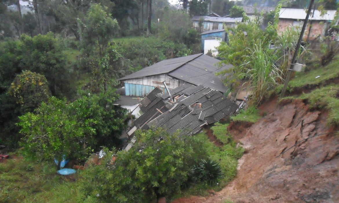 Temporais Deixam Mais De 16 Mil Desalojados Em Santa Catarina Agência