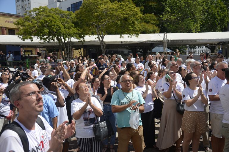 Familiares e amigos prestam homenagem às vítimas da tragédia da Boate ...