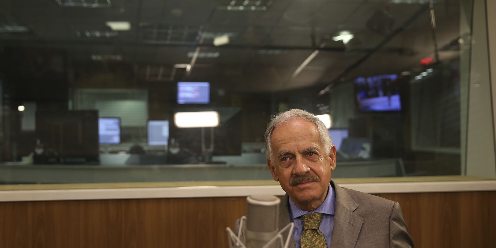 Presidente da Embrapa, Sebastião Barbosa, no programa A Voz do Brasil ...