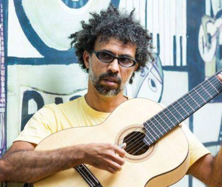 Memória Musical recebe o compositor e violonista Fernando César | EBC ...