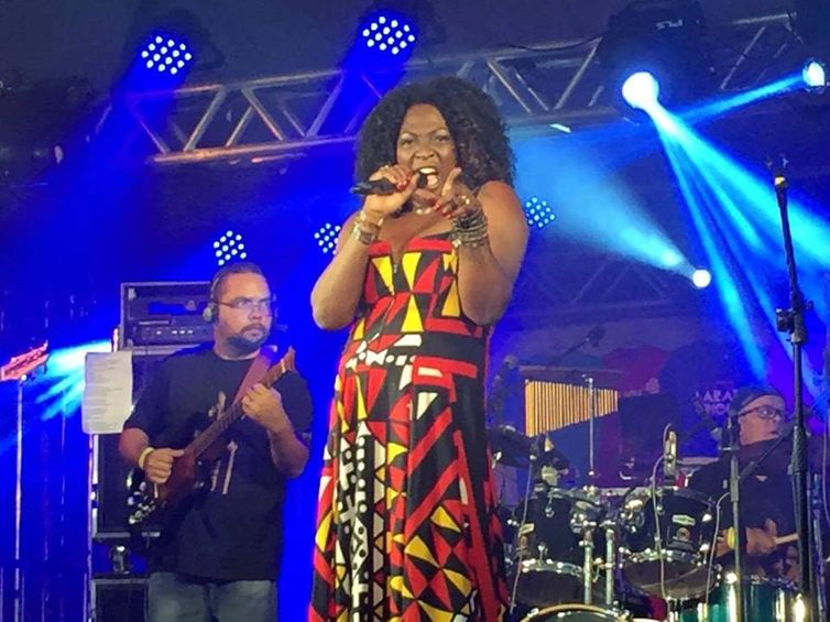 Dhi Ribeiro apresenta show em plataforma virtual | EBC Rádios