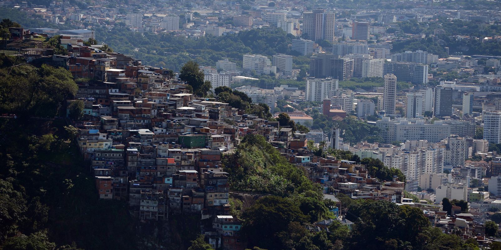 Vista de comunidade no Rio de Janeiro | Agência Brasil
