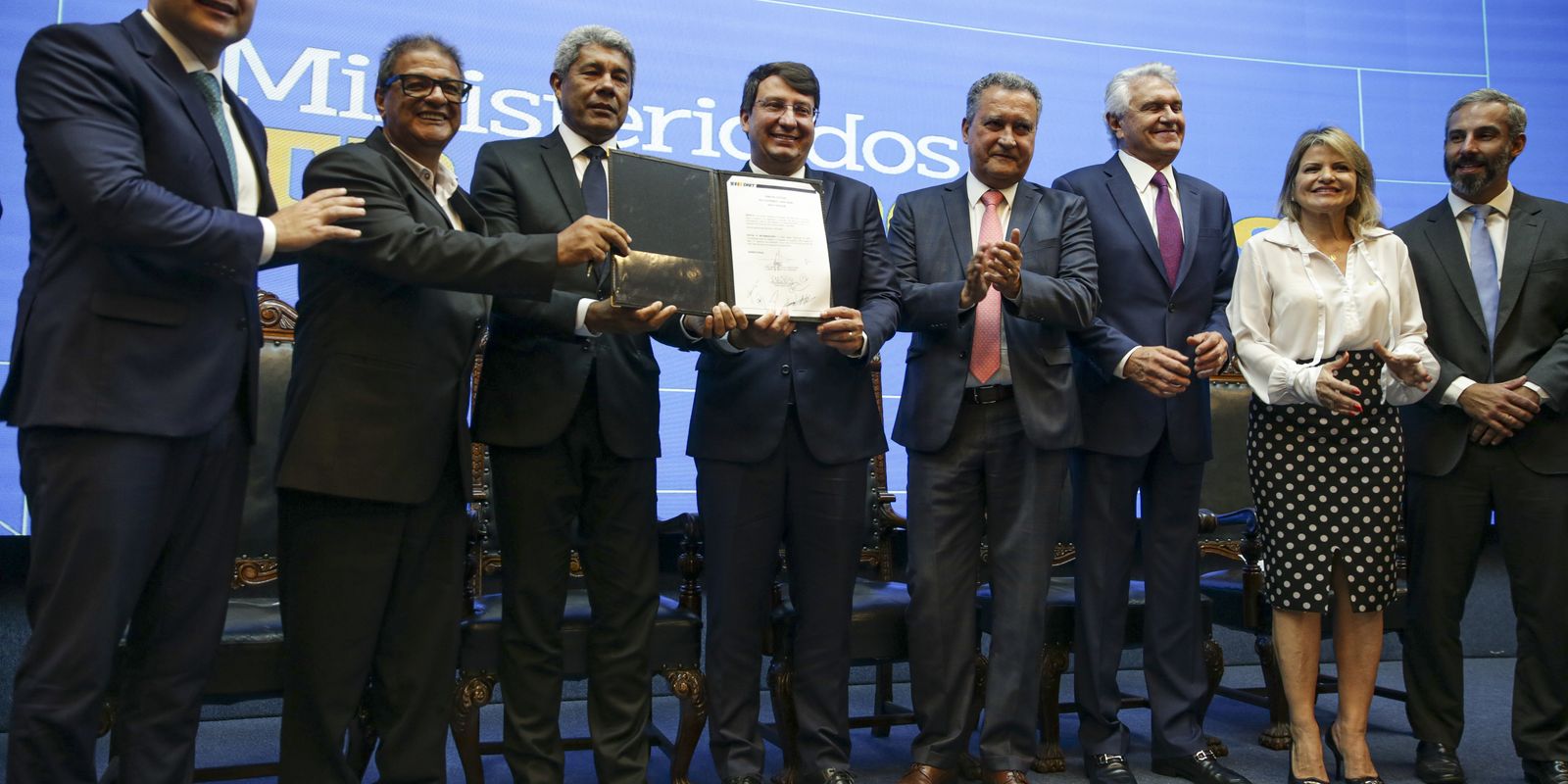 Ministério dos Transportes lança edital de pavimentação da BR-030 entre ...