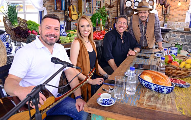 Programa recebe Altemar Dutra Junior e a dupla Fabi e Fernando | EBC Rádios