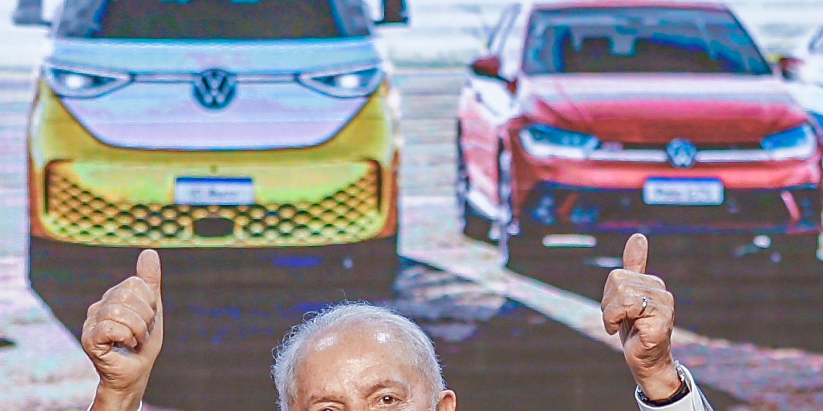 Lula visita à linha de produção da Volkswagen | Agência Brasil