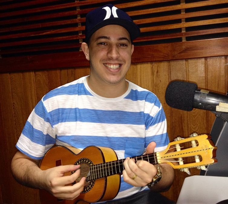 Thiago Brito leva o samba de Belford Roxo pra Sapucaí | EBC Rádios