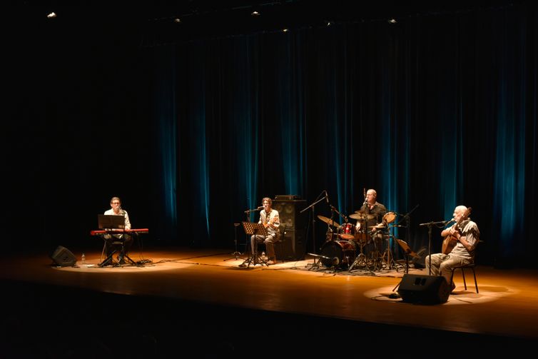 Quarteto do Rio interpreta canções de Chico Buarque | Cena Musical | TV ...