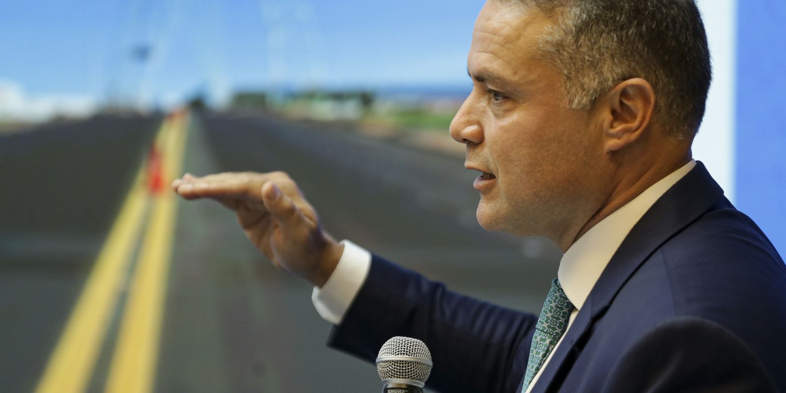 Ministério dos Transportes lança edital de pavimentação da BR-030 entre ...