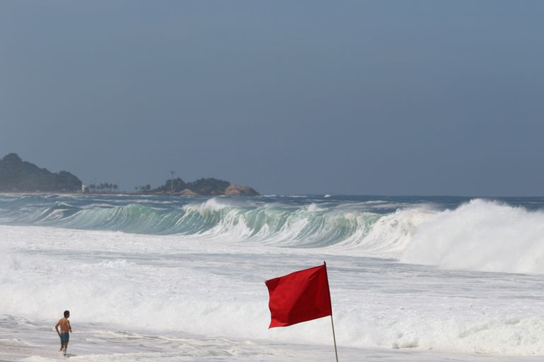 Ressaca na orla de Ipanema e Leblon | Agência Brasil