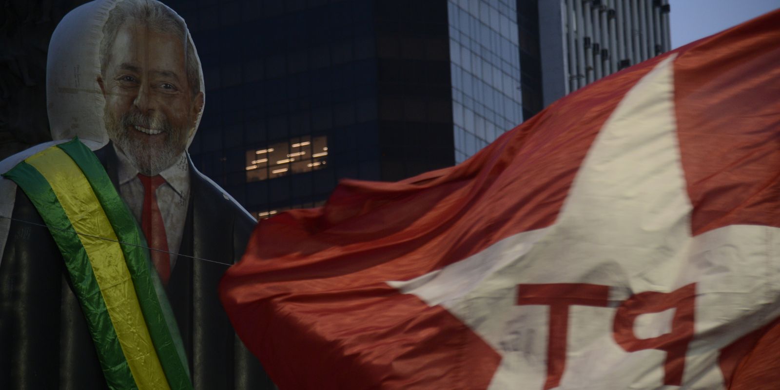 Manifestação Em Defesa Da Democracia Na Cinelândia Agência Brasil