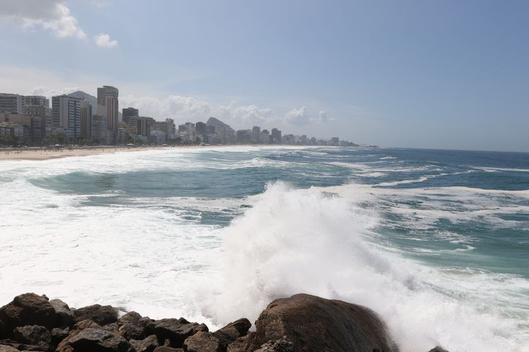 Ressaca na orla de Ipanema e Leblon | Agência Brasil