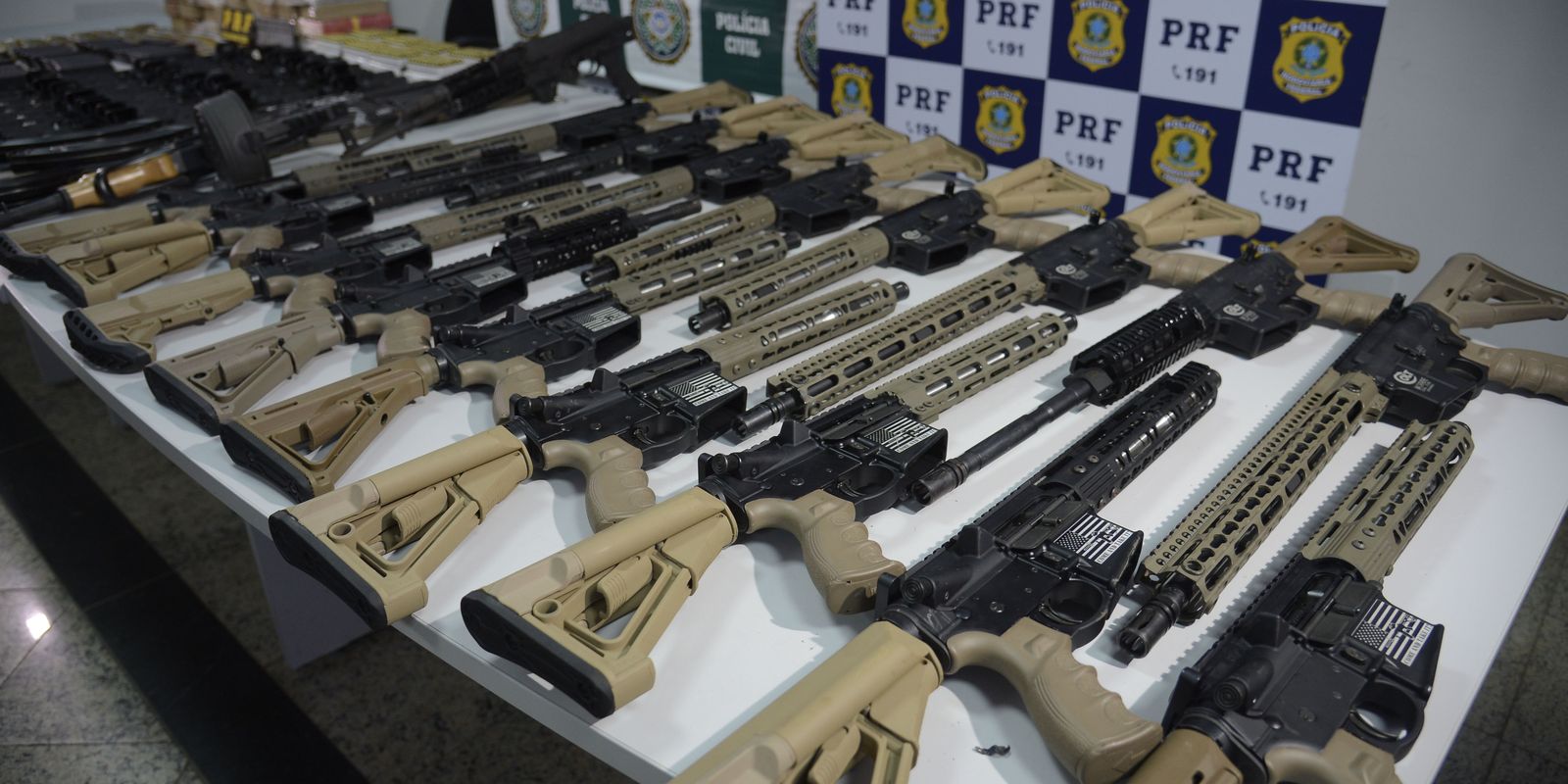 PRF e Polícia Civil fazem apreensão de armas no Rio | Agência Brasil