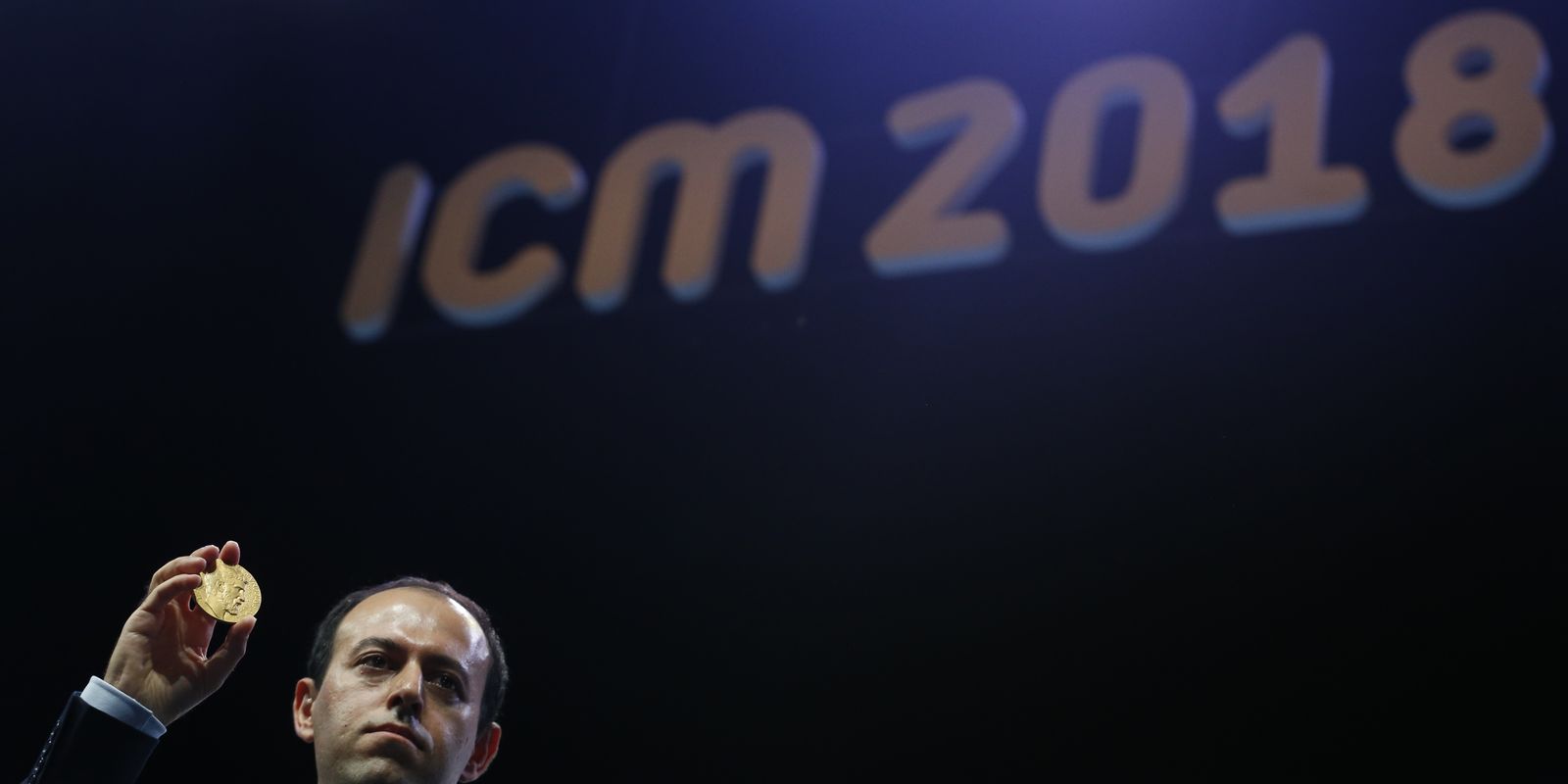 O matemático iraniano Caucher Birkar recebe nova medalha Fields ...