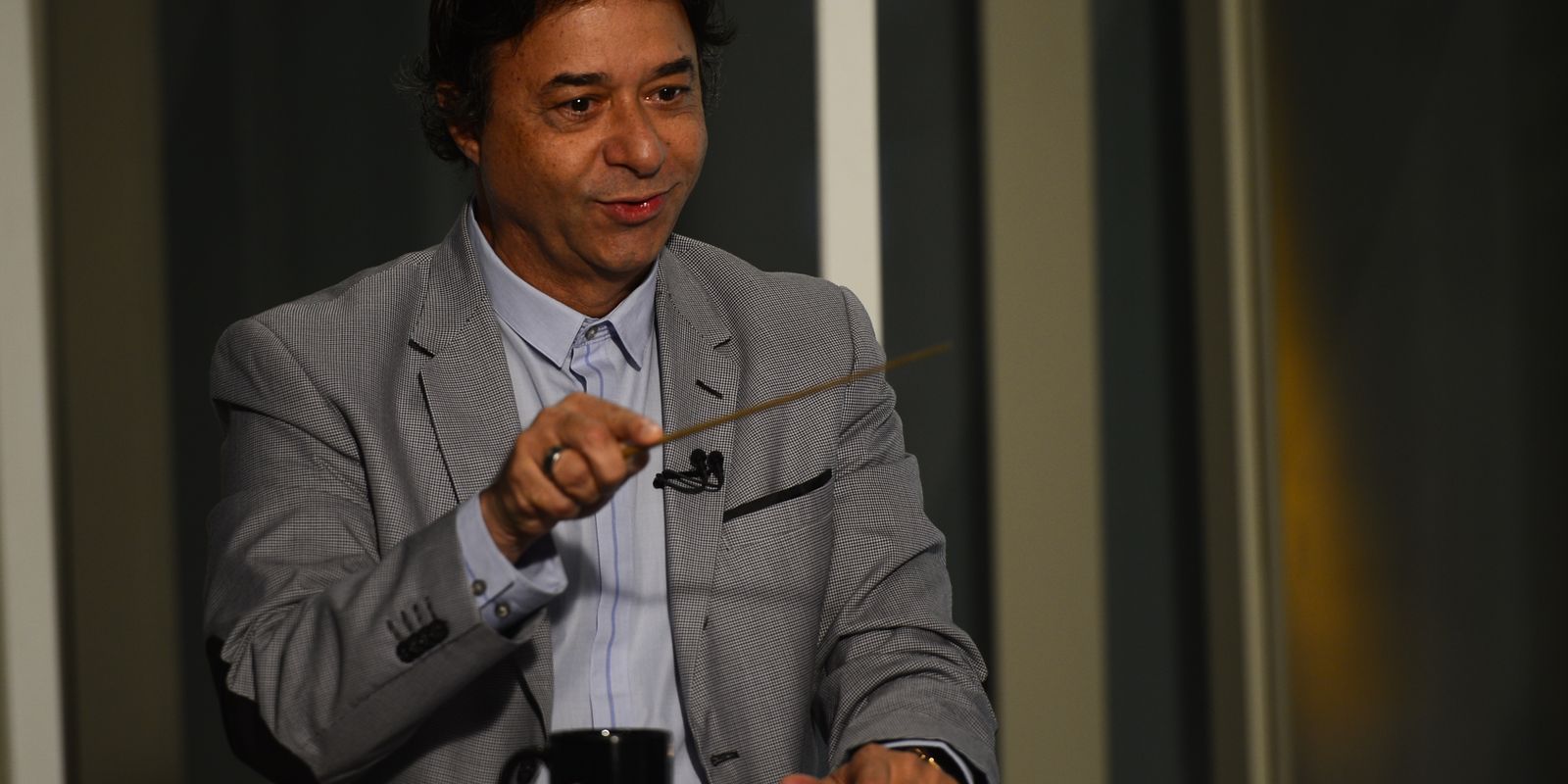 O maestro Cláudio Cohen, participa do programa Sem Censura, na TV ...