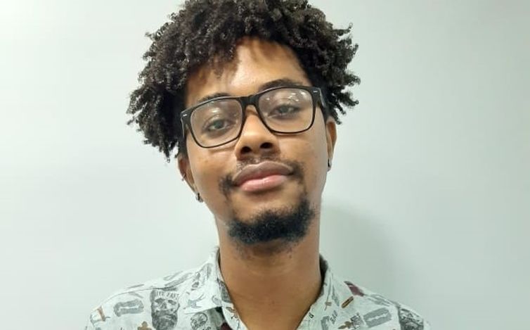 Marlon Souza narra as lutas de um jovem negro e gay contra a homofobia em “O silêncio que a ...