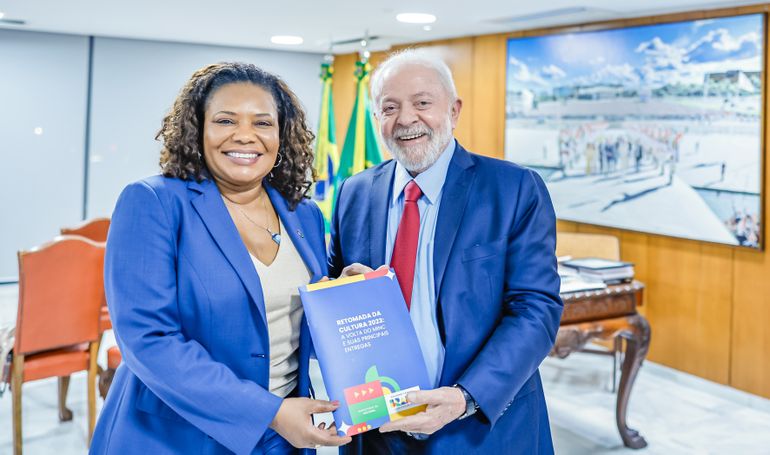 Lula com a Ministra da Cultura, Margareth Menezes | Agência Brasil