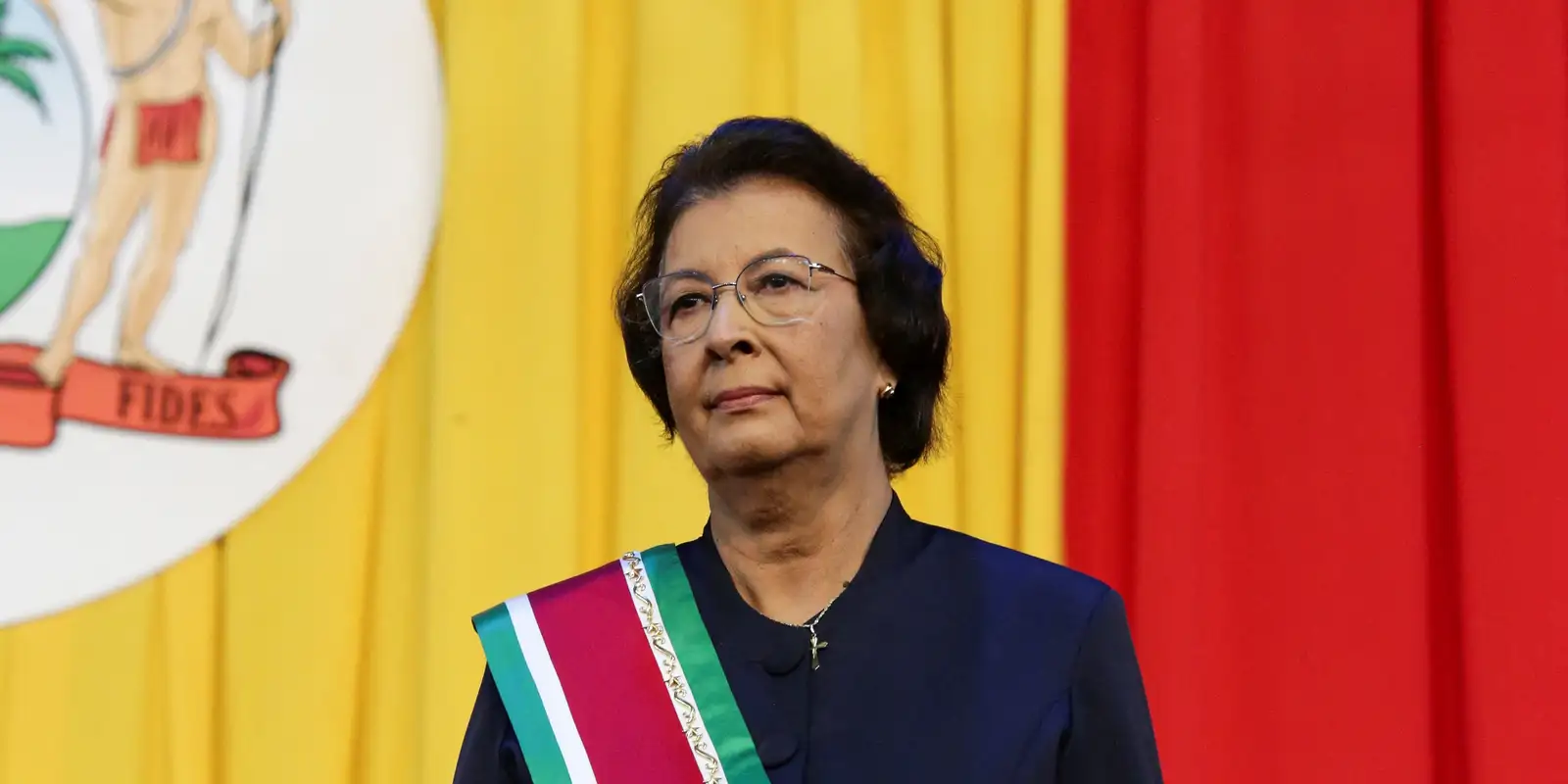 Jennifer Simons toma posse como a primeira presidenta do Suriname ...