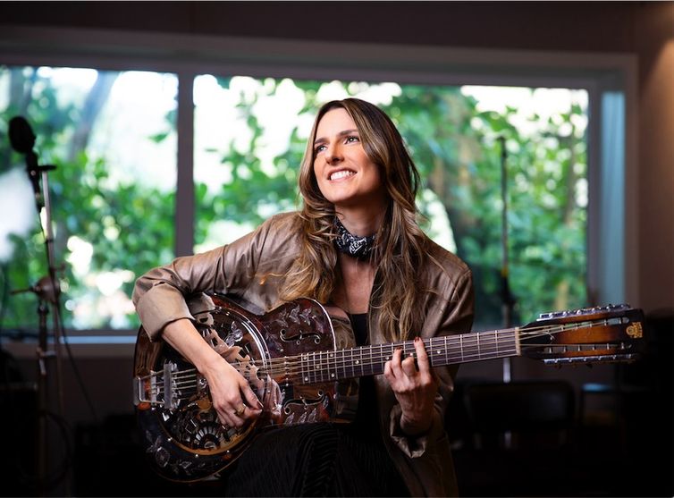 Novo álbum de Anna Ratto revisita composições de Arnaldo Antunes | EBC ...