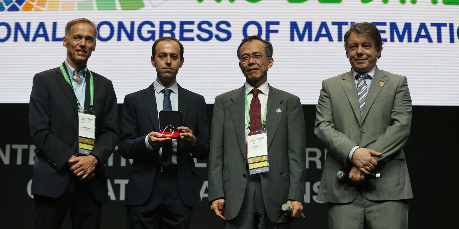 O matemático iraniano Caucher Birkar recebe nova medalha Fields ...