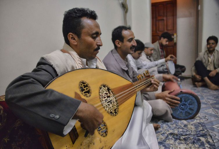 Escute o som de um instrumento árabe-turco | EBC Rádios