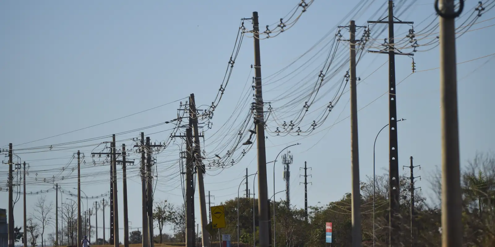 Postes de rede elétrica | Agência Brasil