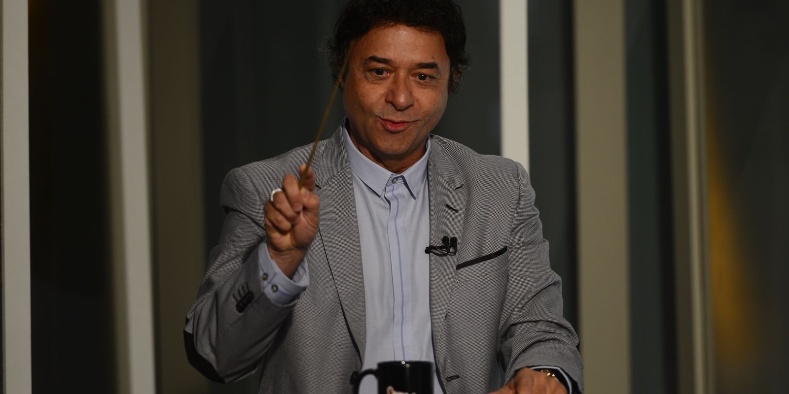 O maestro Cláudio Cohen, participa do programa Sem Censura, na TV ...