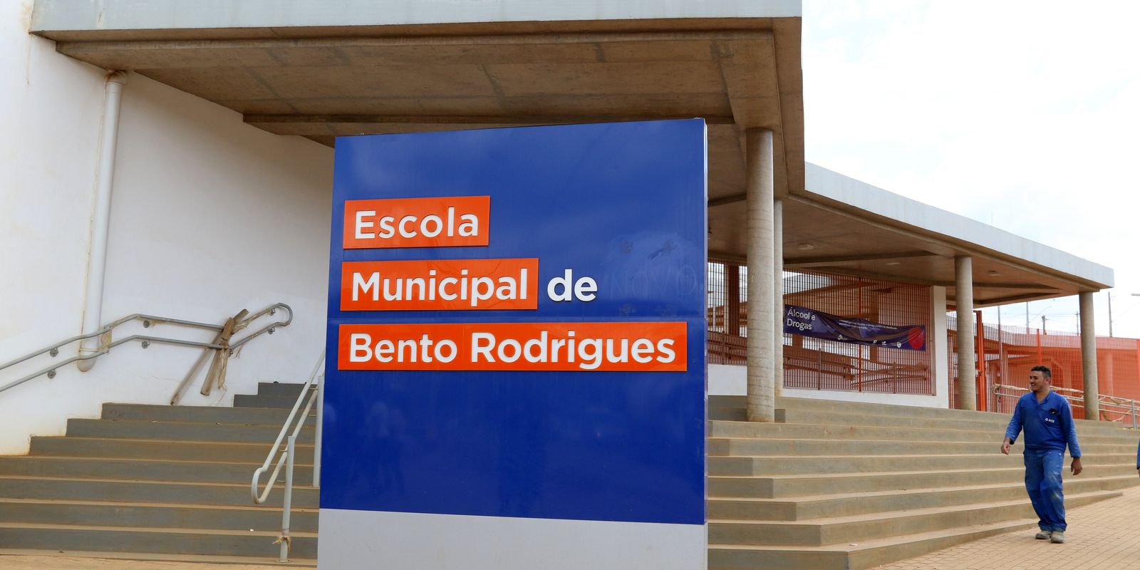 Escola municipal que está sendo construída no novo distrito de Bento ...