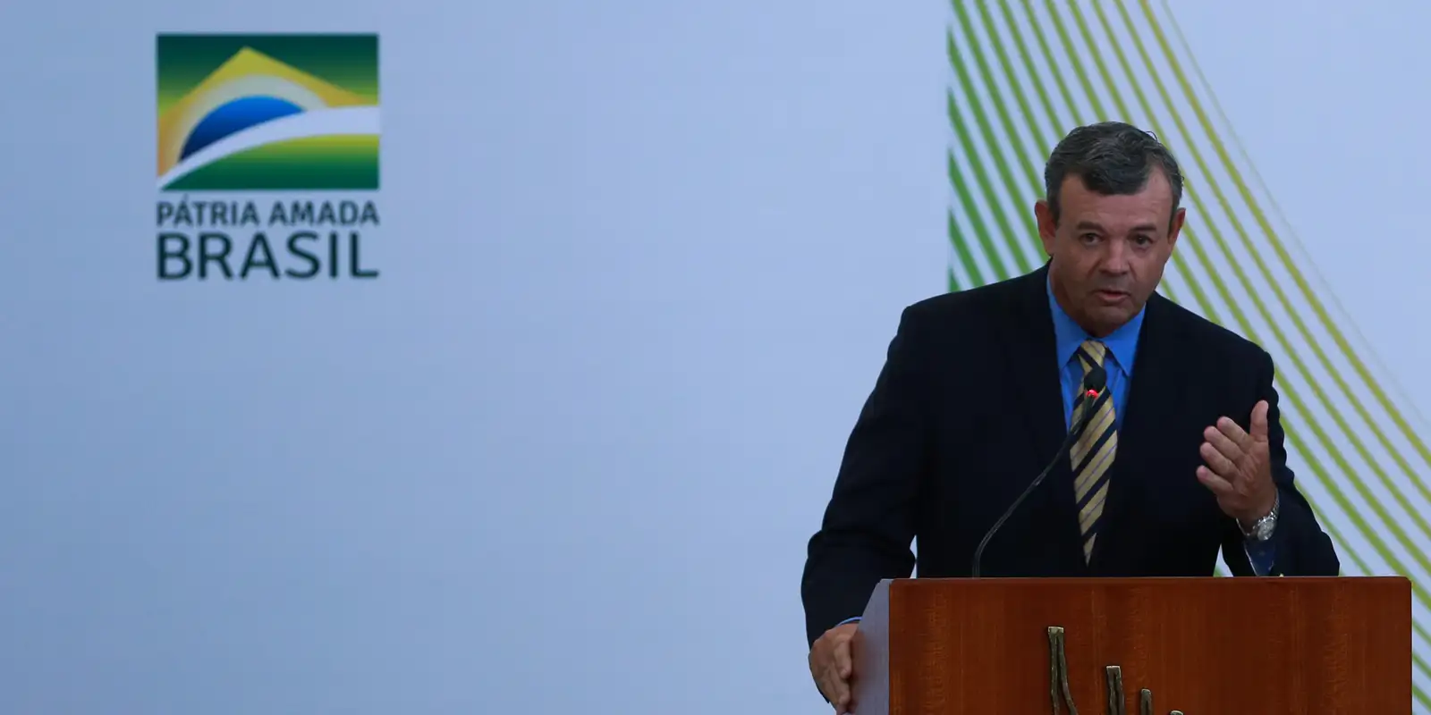 Velejador Lars Grael participa do Lançamento do Centenário Olímpico do ...