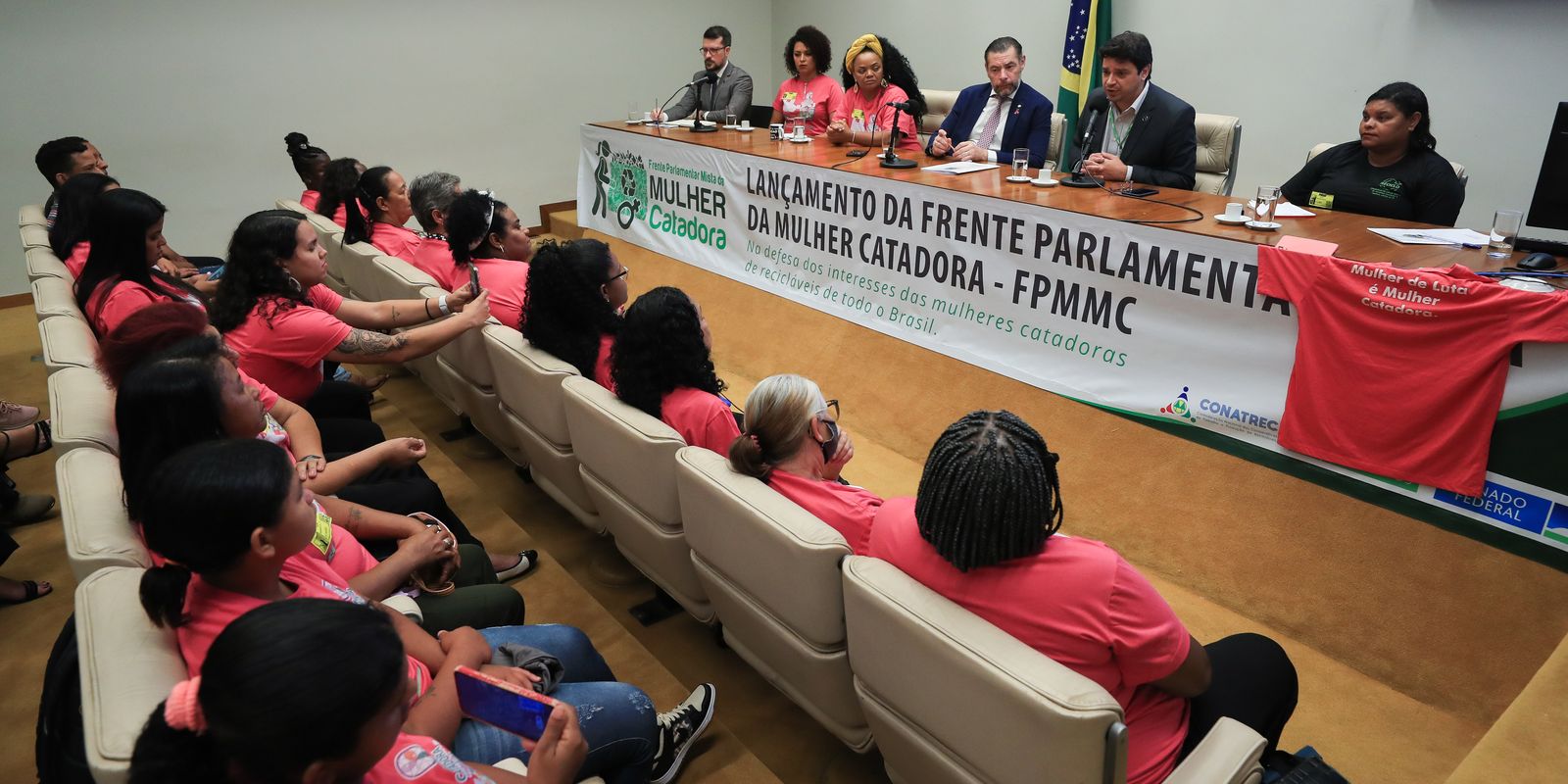 Lançamento da Frente Parlamentar Mista da Mulher Catadora (FPMM ...