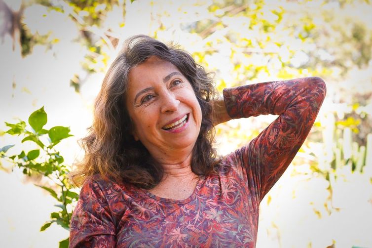 Ginecologista Livia Martins fala do poder medicinal da babosa, sálvia ...