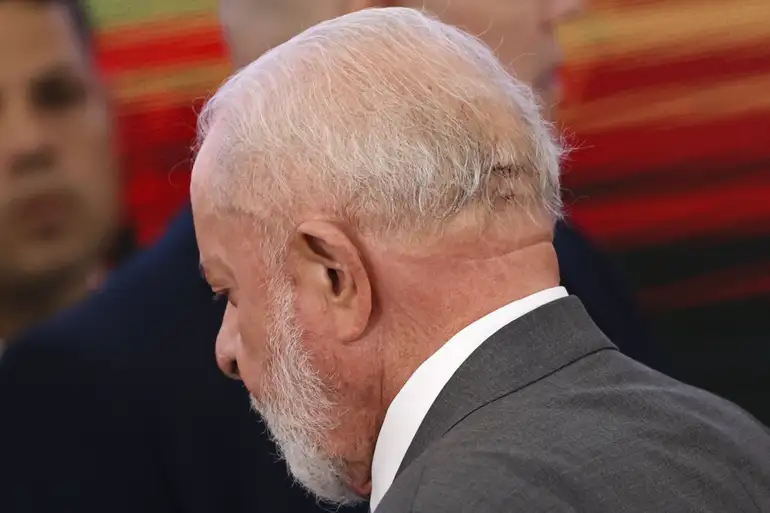 Lula Aparece com Pontos na Cabeça em Retorno ao Palácio do Planalto ...