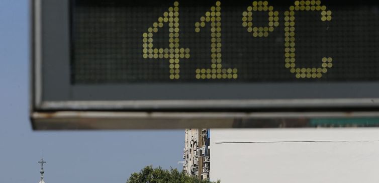 Saiba quais os impactos do calor excessivo no corpo humano | EBC Rádios