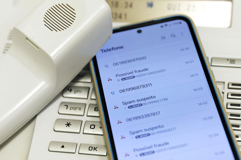 Telefone celular com ligações de spam ou fraude | Agência Brasil