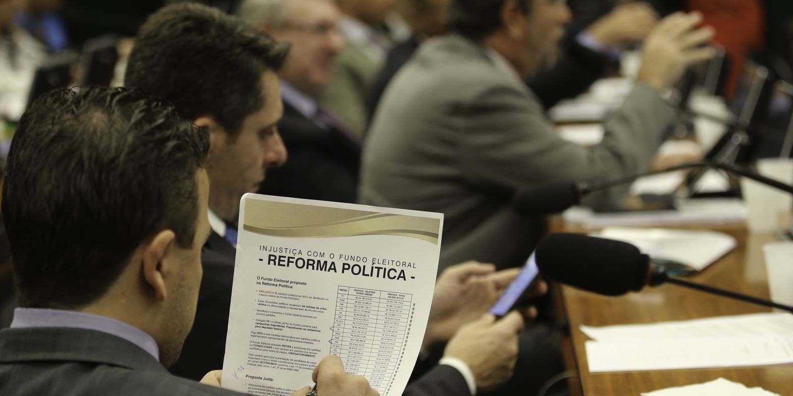 Comissão Da Câmara Aprova Distritão Para Eleições De 2018 E 2020