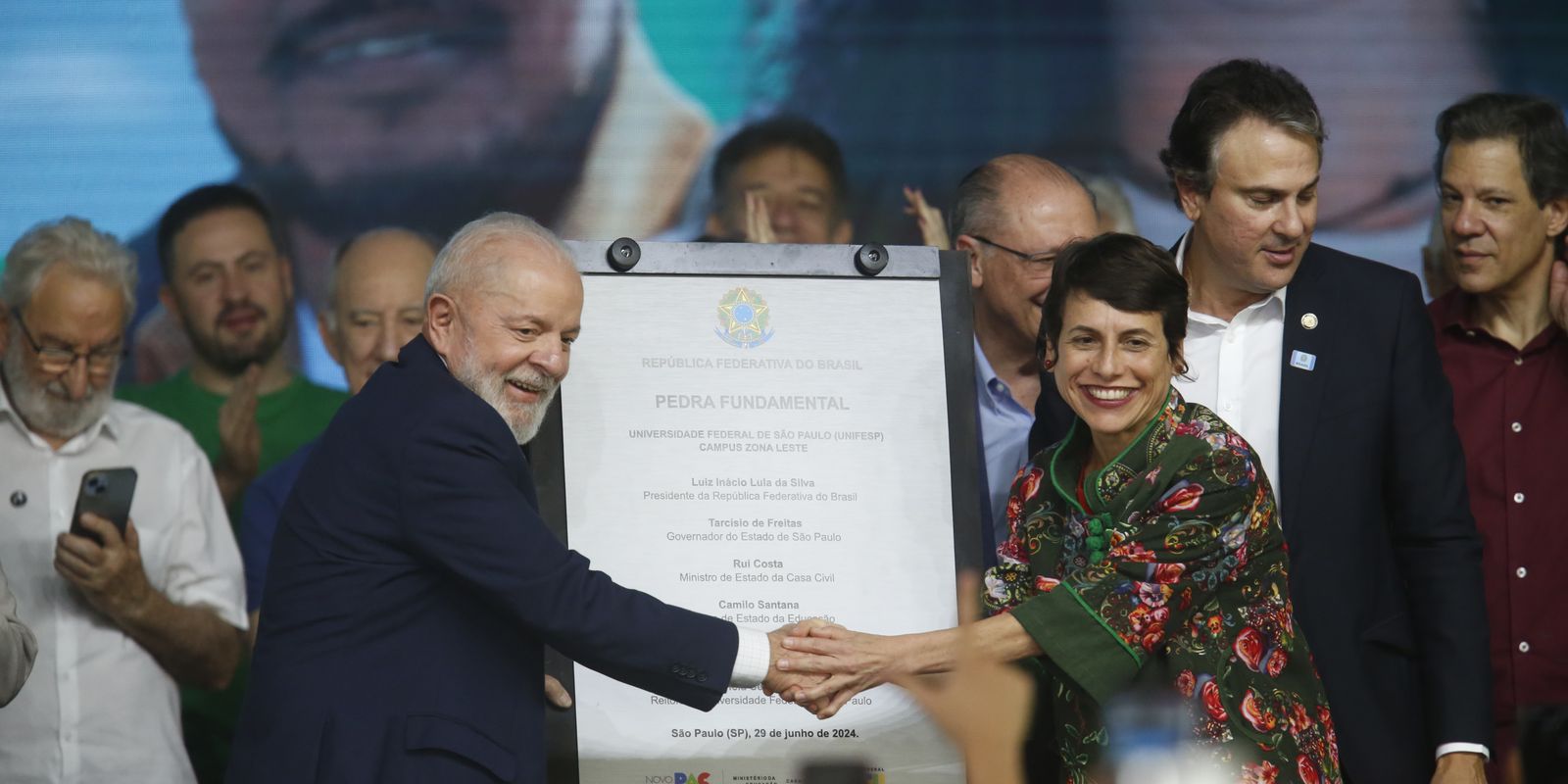 Lula participa do lançamento da pedra fundamental dos novos cam ...